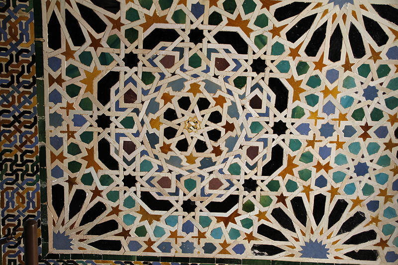El alicatado andalusí: obras maestras de artesanía en las paredes